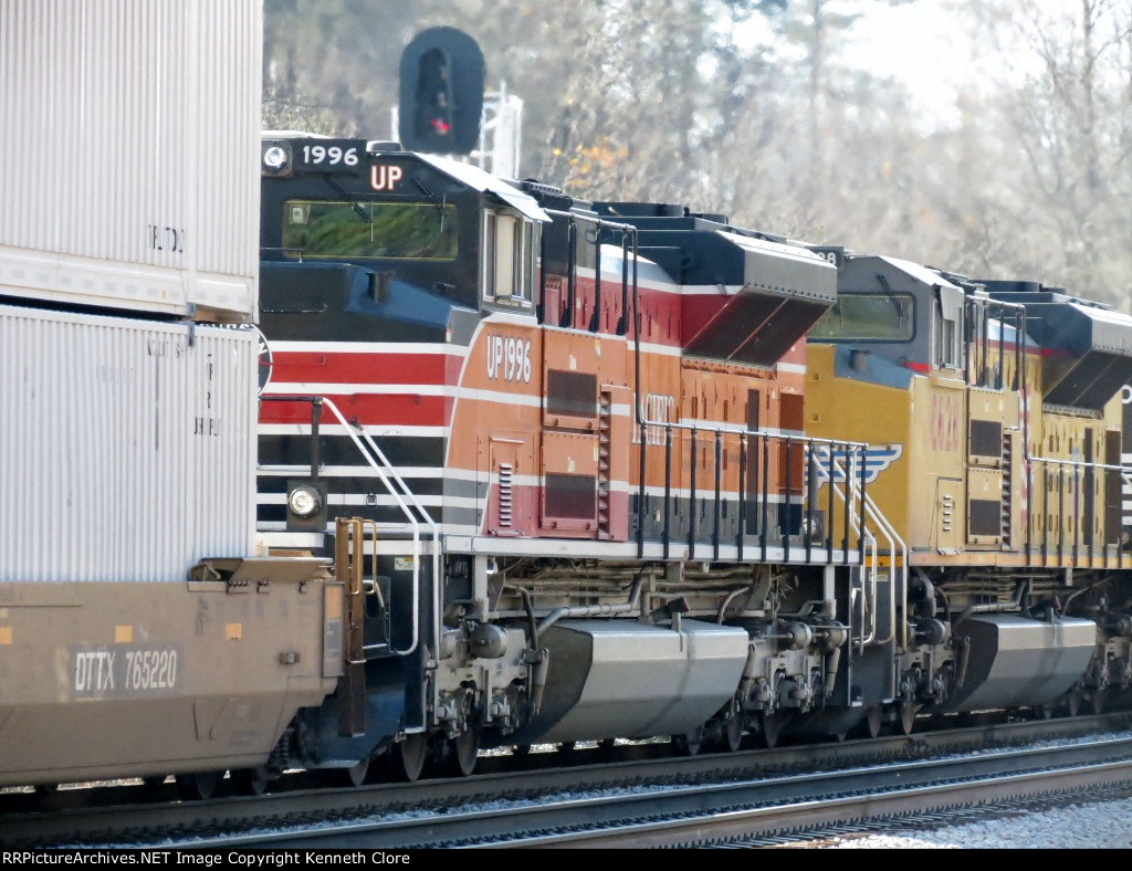 NS train #211 (Intermodal) (Croxton, NJ - Atlanta, GA) (UP Heritage) (pic 4)